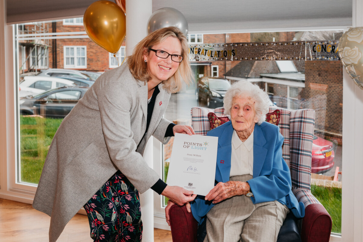 106 year old receives Points of Light Award for fundraising - UK ...